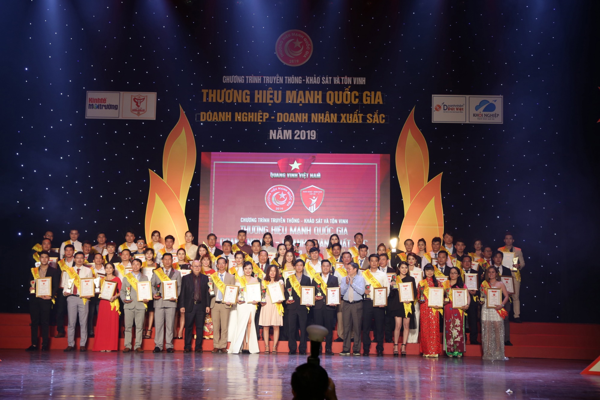 Ông Trần Mạnh Tuấn - CEO TLC Lighting vinh dự nhận giải "Doanh Nhân ...